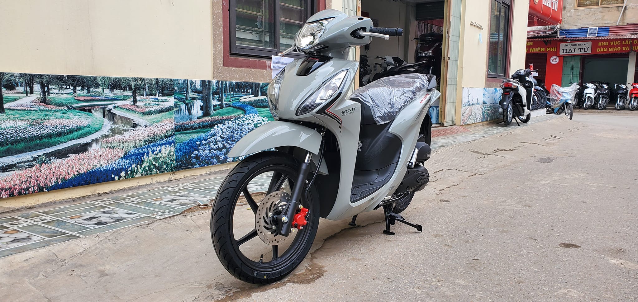 Honda Vision 2023 bản thể thao về đại lý: Xứng đáng là phiên bản đắt ...