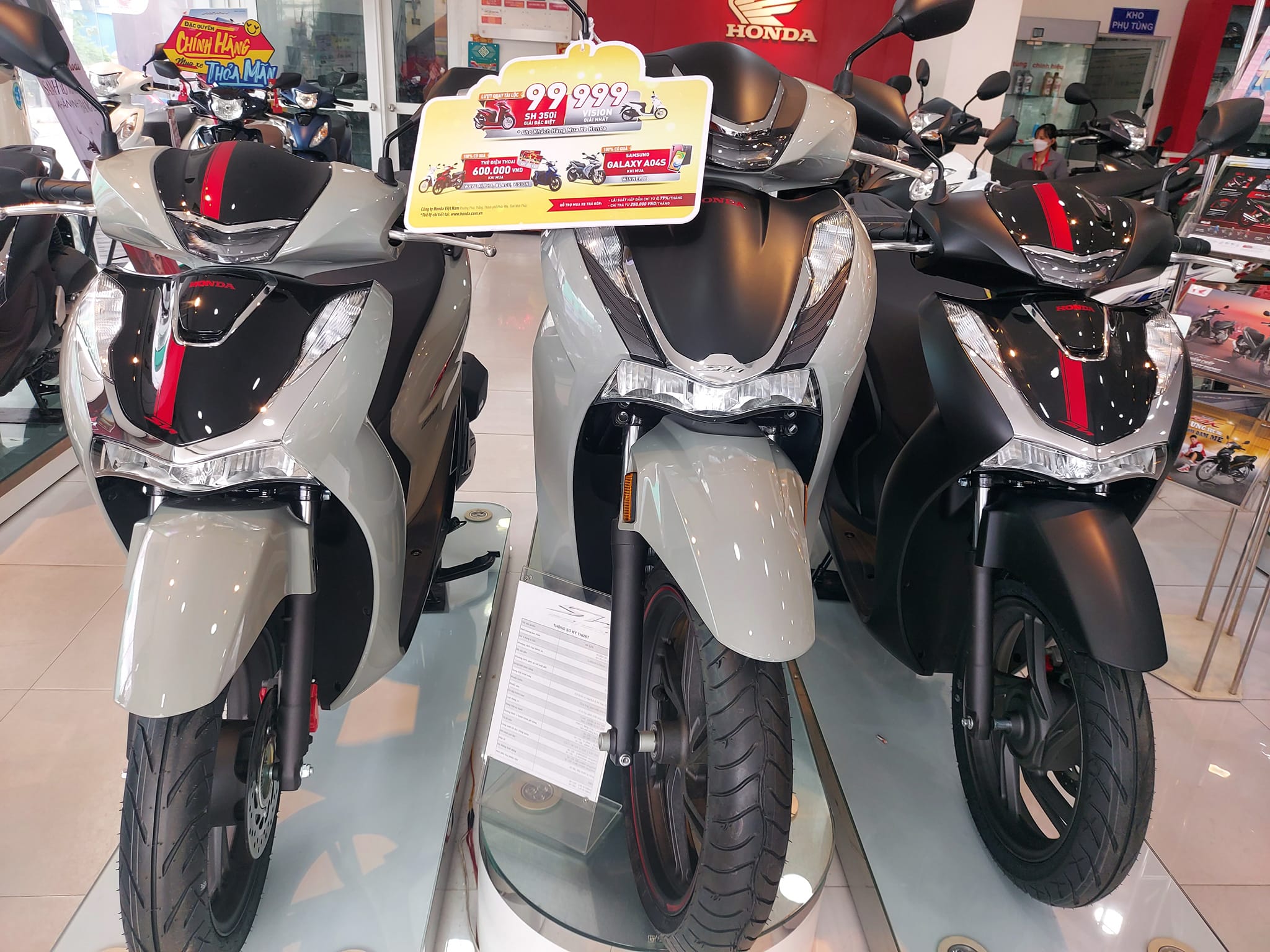 Bảng giá xe Honda SH 160i mới nhất tháng 1/2023: Gây sức ép lên loạt ...