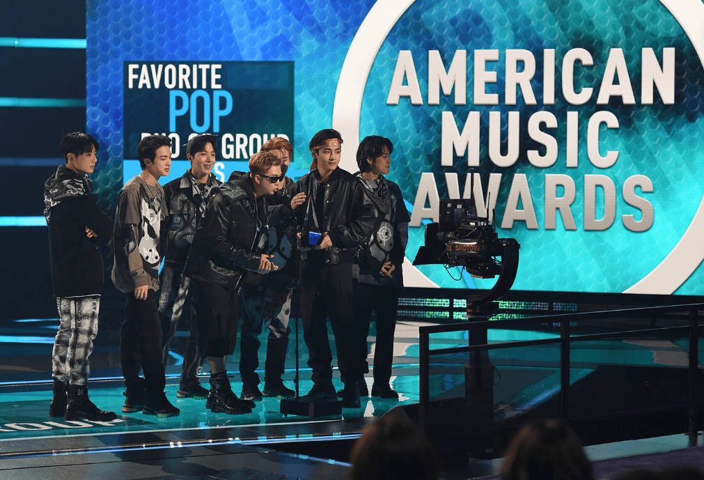 BTS cạnh tranh ‘nảy lửa’ với BLACKPINK tại American Music Awards 2022