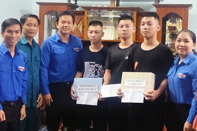 Ba anh em sinh 3 có thành tích độc nhất vô nhị Việt Nam, cùng đỗ vào ...