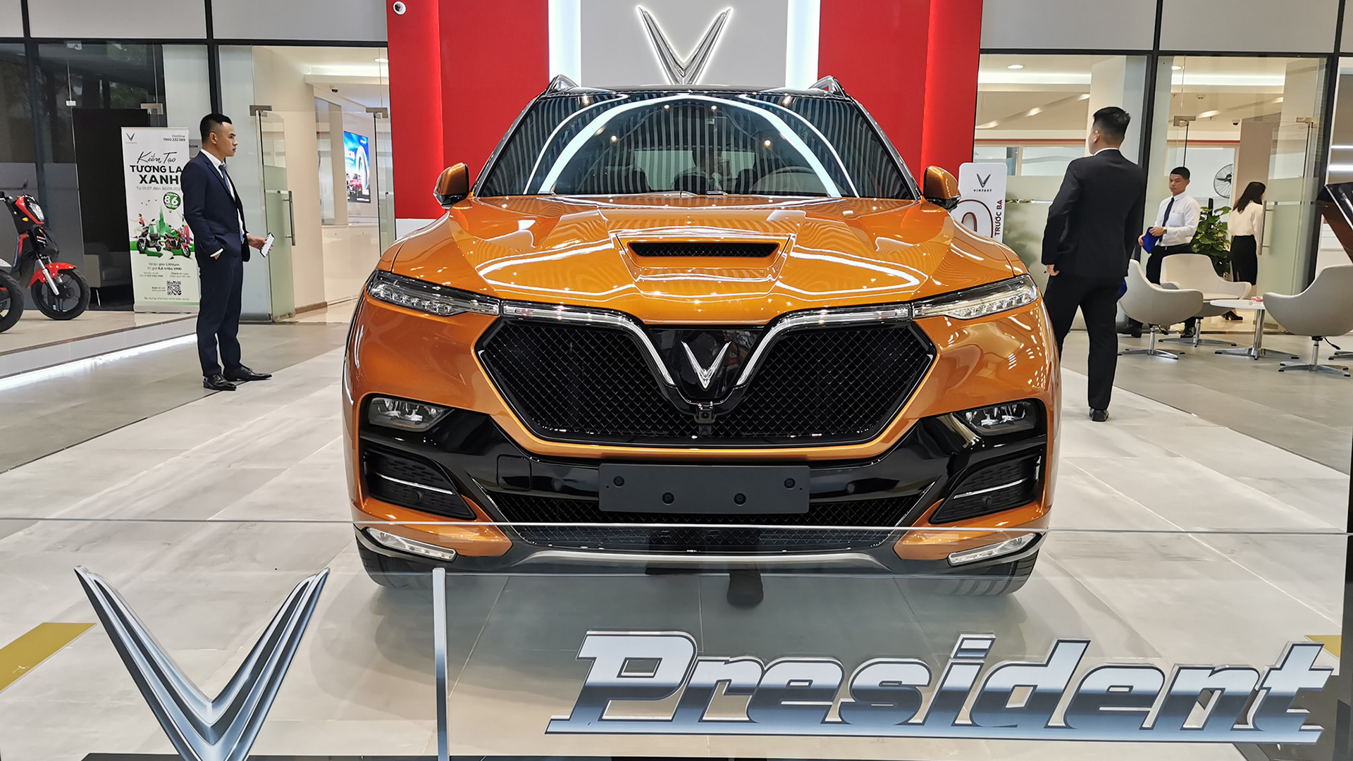 Vinfast President của tỷ phú Phạm Nhật Vượng về đại lý: Nội thất siêu ...