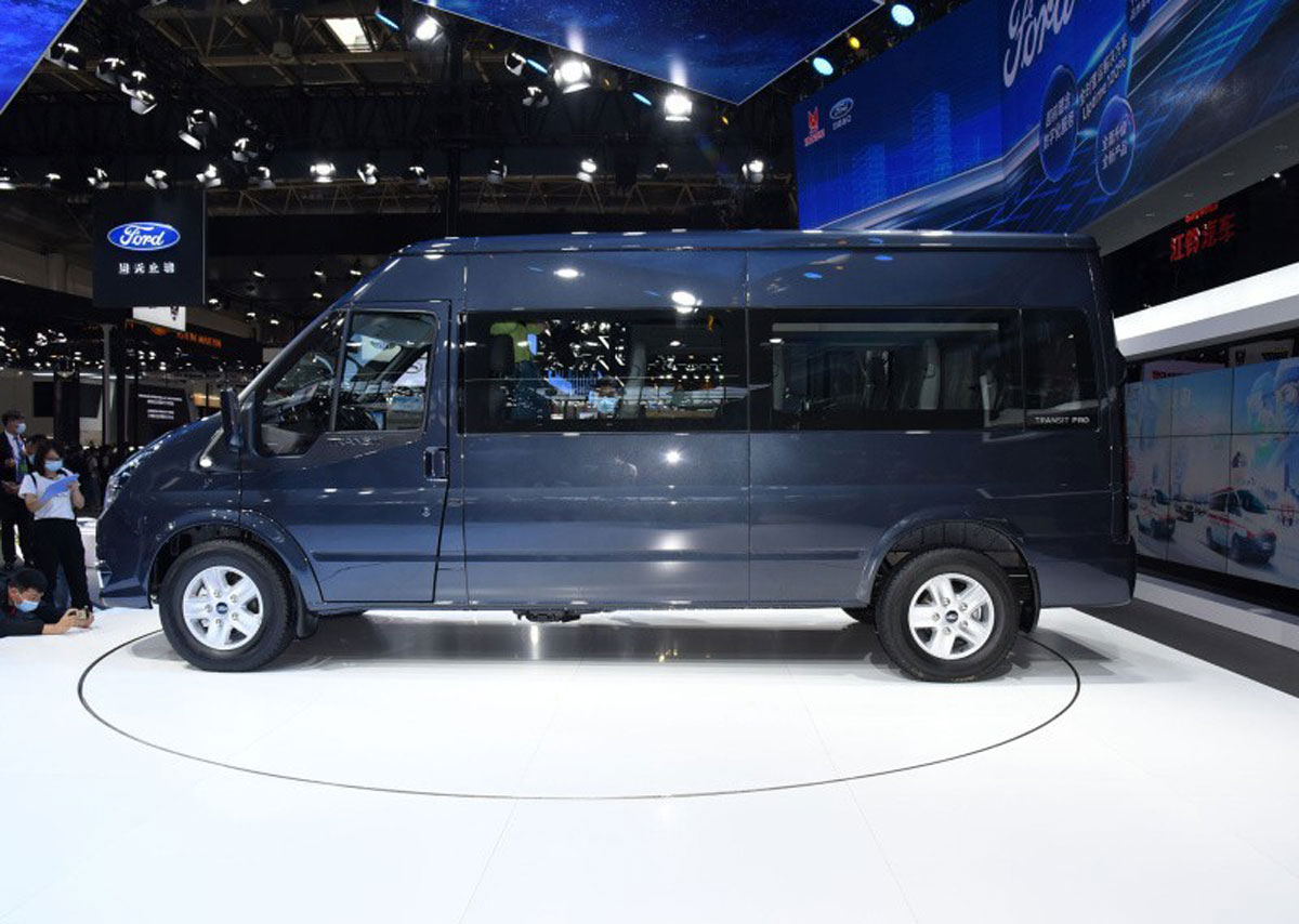Ford Transit Pro 2021 chính thức trình làng, giá chỉ từ 578 triệu đồng