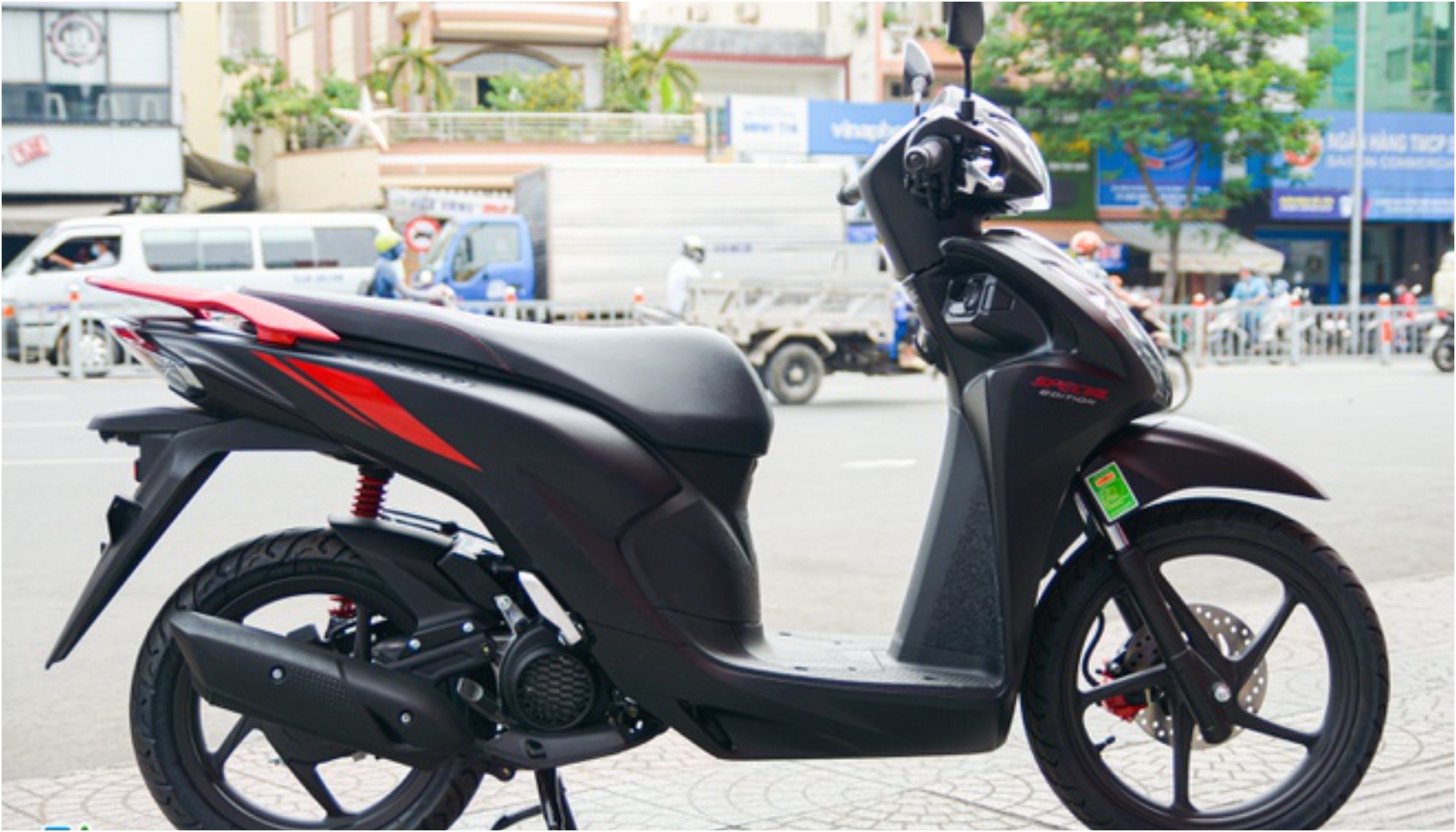 Dân tình đổ xô đi mua, giá xe Honda Vision 2021 tiếp tục tăng cao tại ...