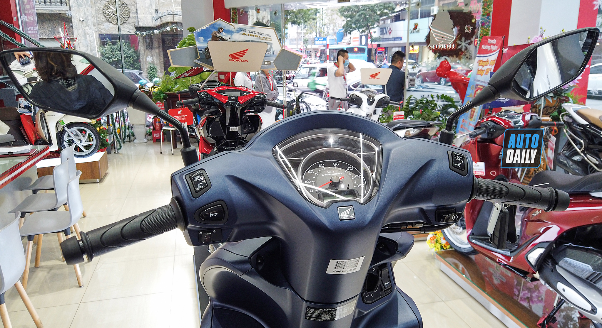 Giá xe Honda Vision 2021 vượt ngưỡng 40 triệu đồng khiến dân tình hoang ...