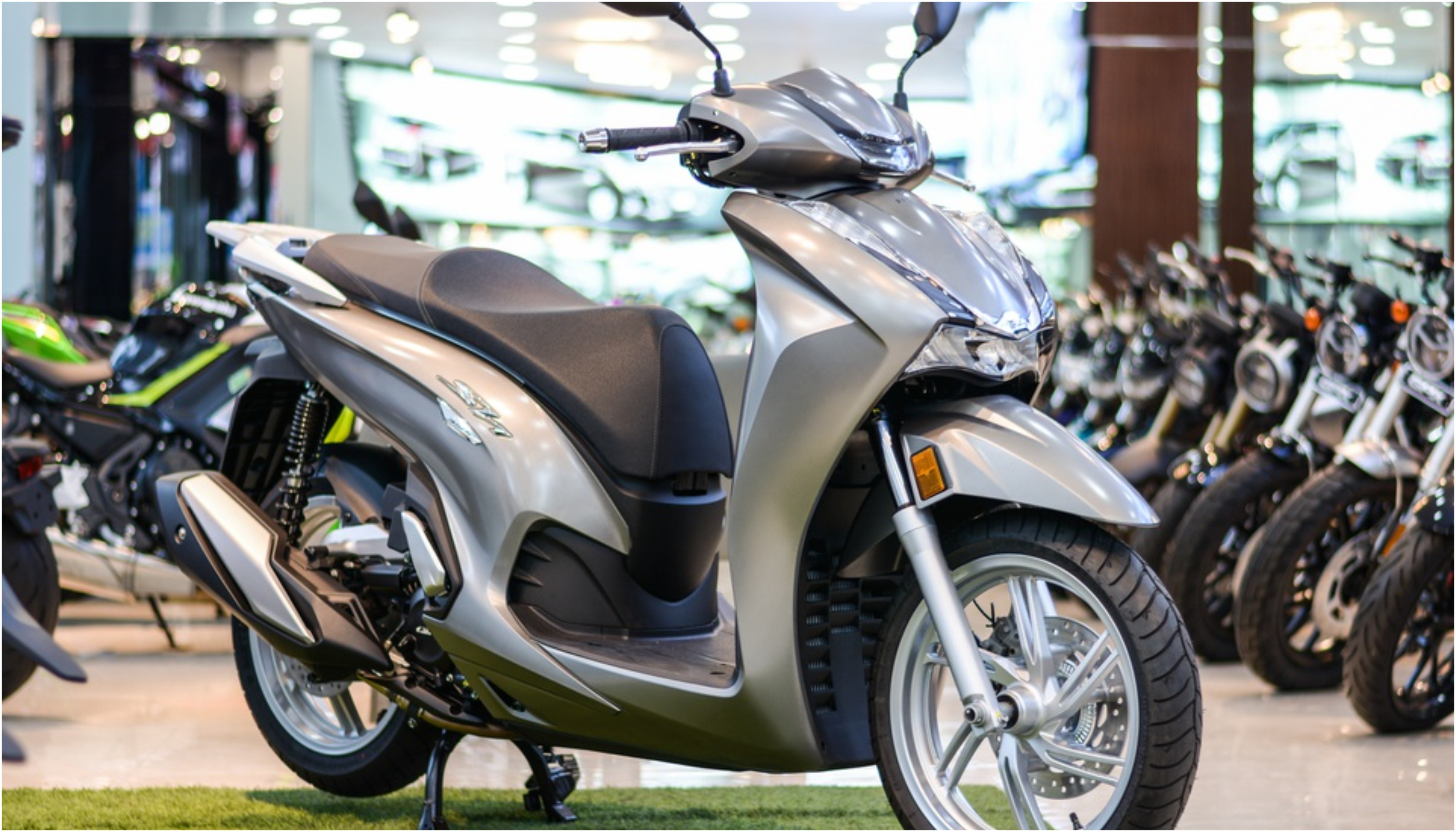 Chi tiết Honda SH 350i vừa về đại lý: Có gì 'đắt giá' hơn Honda SH 150i?