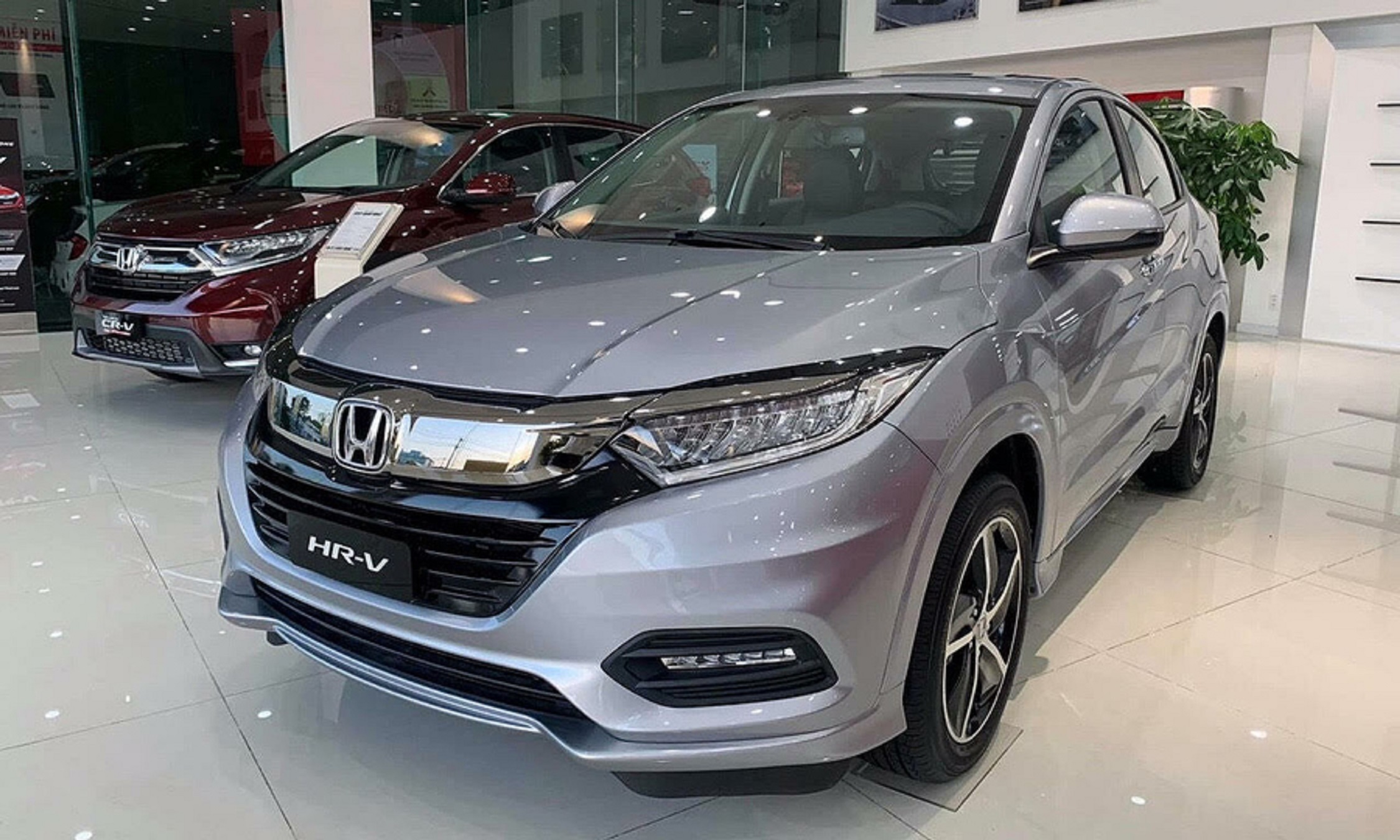 Honda HR-V 2021 giảm sốc lên tới 140 triệu tại đại lý khiến khách Việt ...
