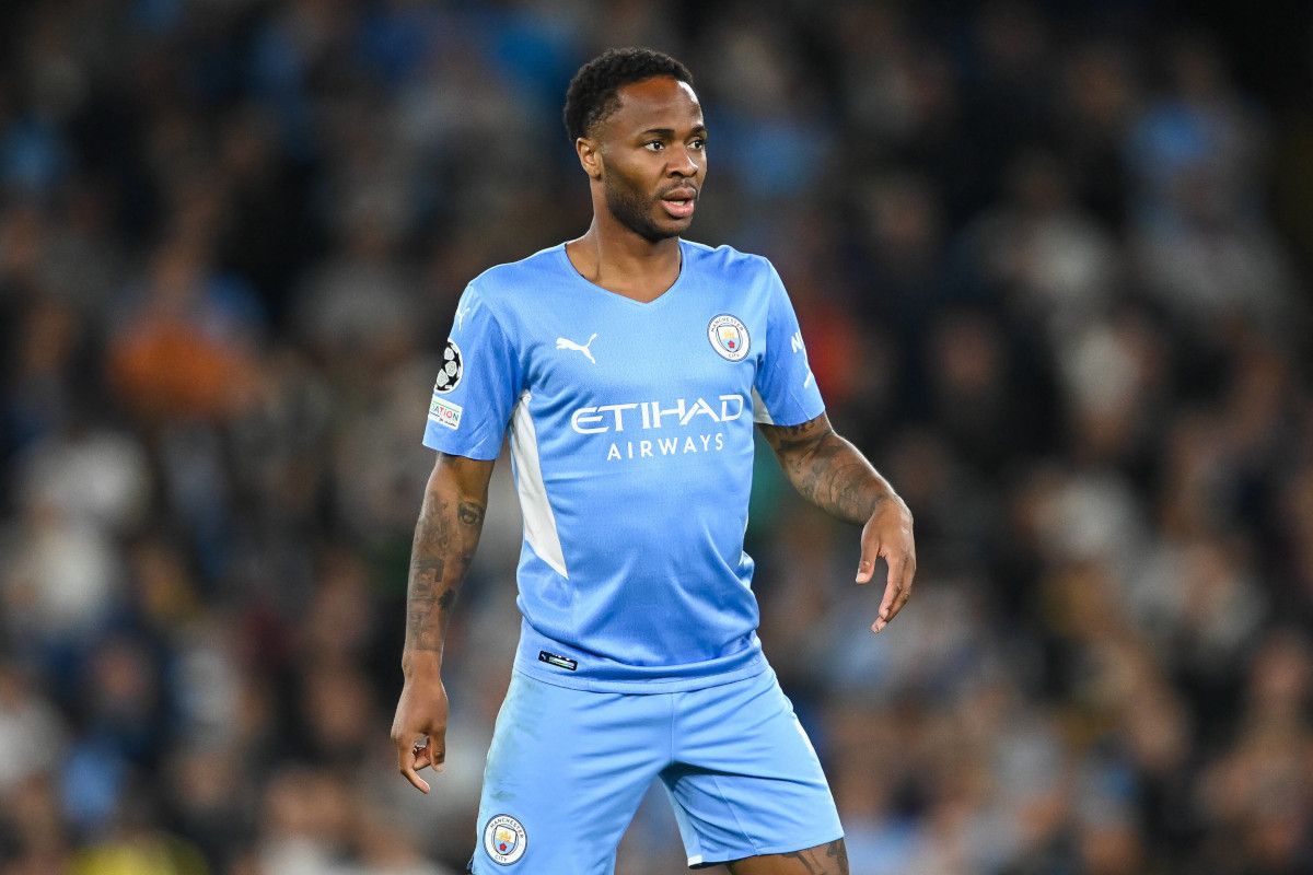 Sterling phá vỡ sự im lặng, coi như XONG tương lai