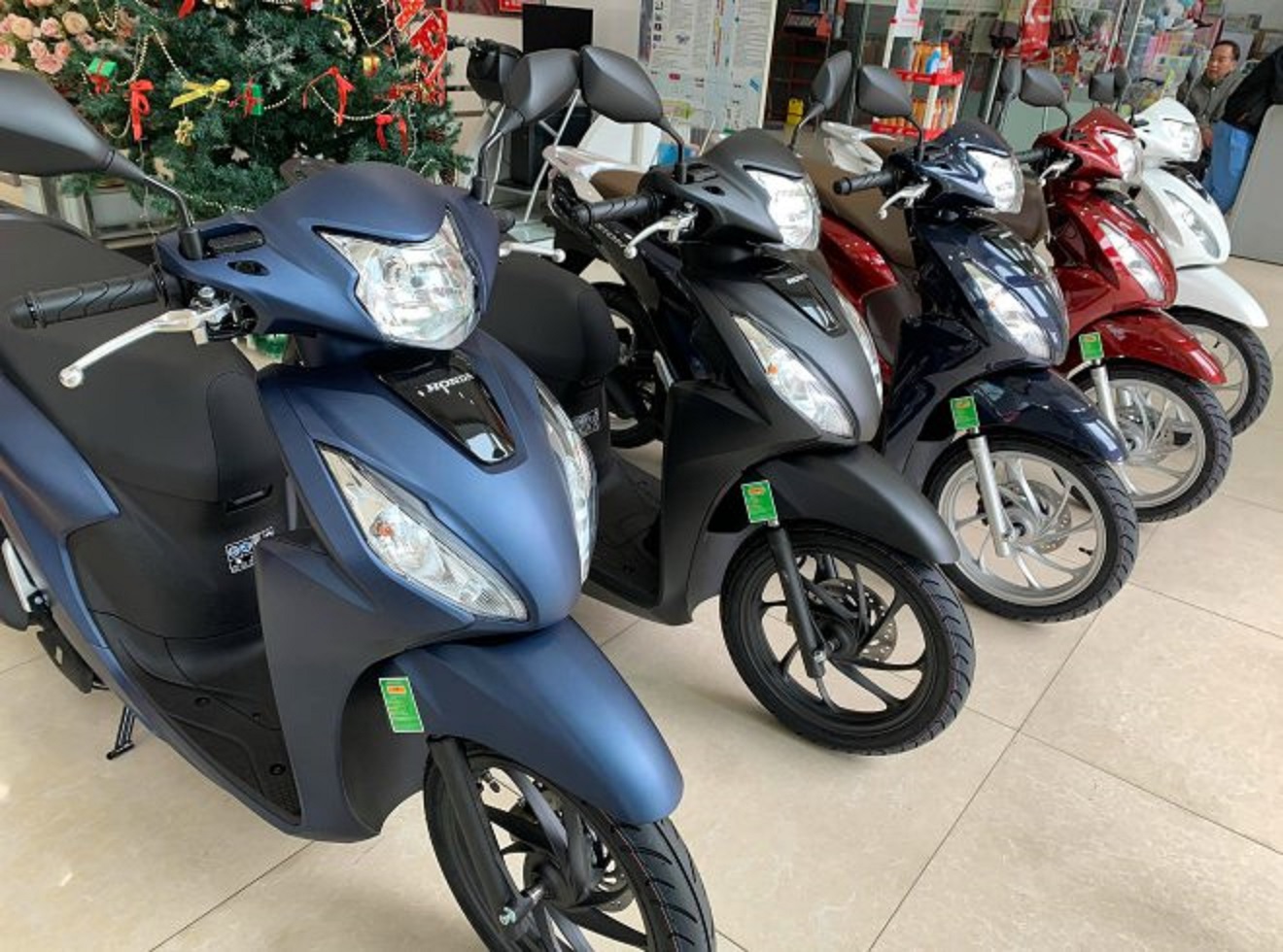 Honda Vision 2021 ồ ạt giảm giá tất cả các phiên bản, đủ khiến Yamaha ...