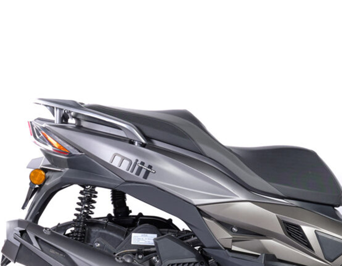 Kỳ phùng địch thủ Honda Forza lộ diện: Giá ngang Honda SH 150i ở Việt ...