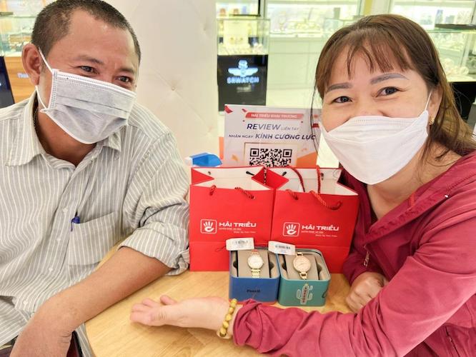 Tặng đồng hồ cho mẹ thì mua hãng nào phù hợp?