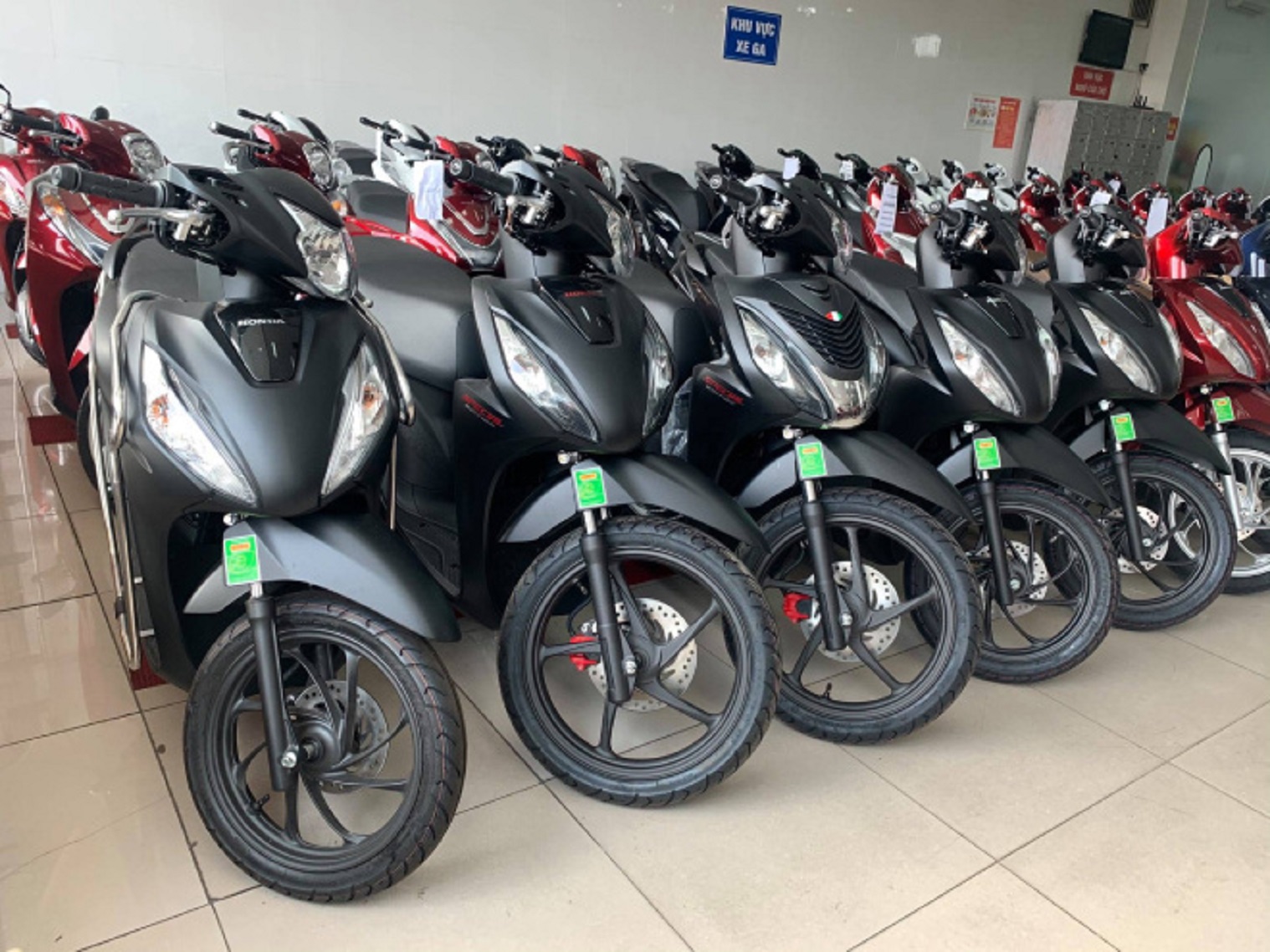 Giá xe Honda Vision 2021 tăng cao kỉ lục tại đại lý khiến khách Việt ...