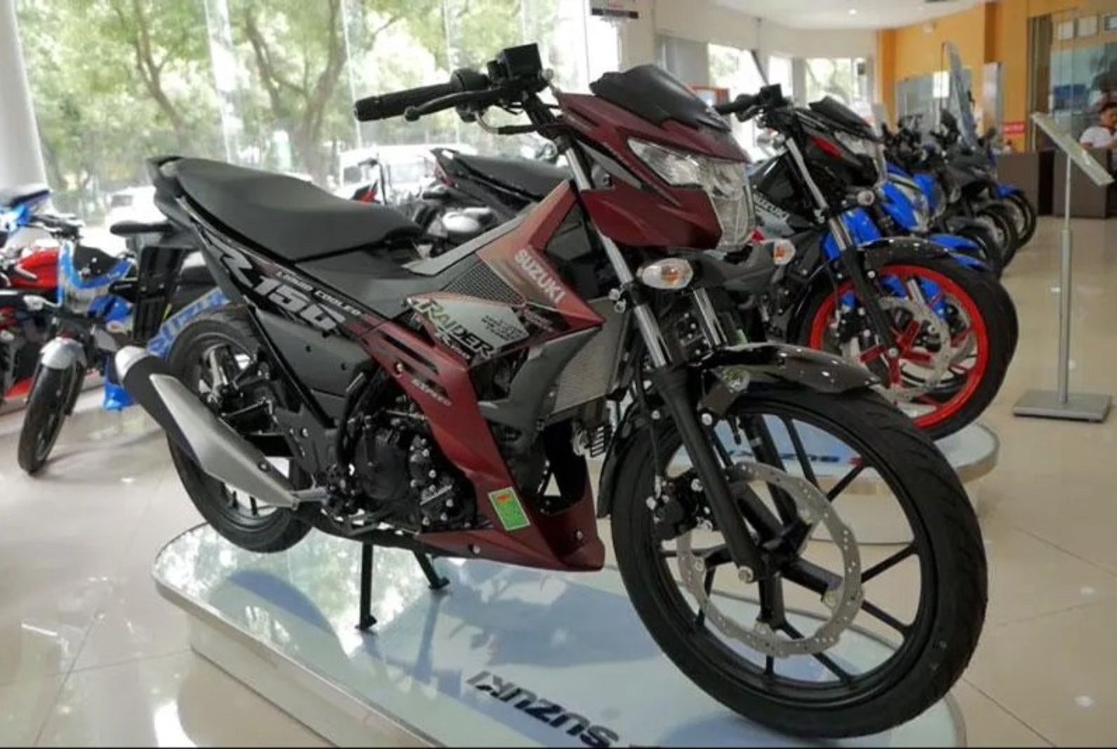 Mẫu xe côn tay mạnh hơn Honda Winner X về đại lý, hút khách với giá 51 ...