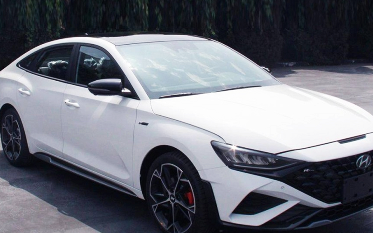 Siêu địch thủ của Toyota Corolla Altis 2023 lộ diện: Thiết kế và trang ...