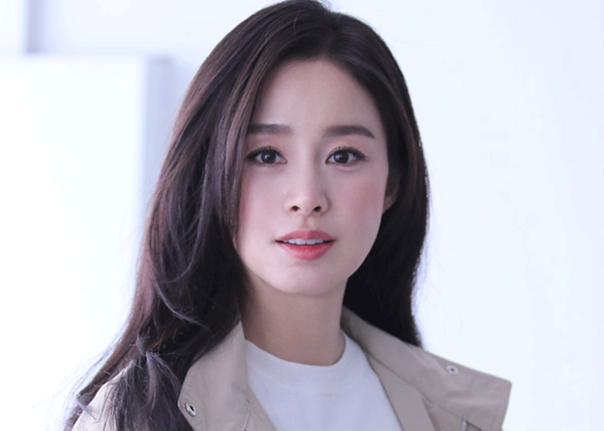 Diện mạo hiện tại của Kim Tae Hee ở tuổi 42 qua camera thường