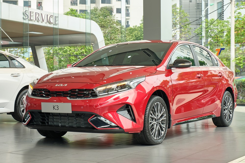 Giá lăn bánh Kia K3 tháng 10/2022: Thách thức lớn cho Toyota Corolla Altis
