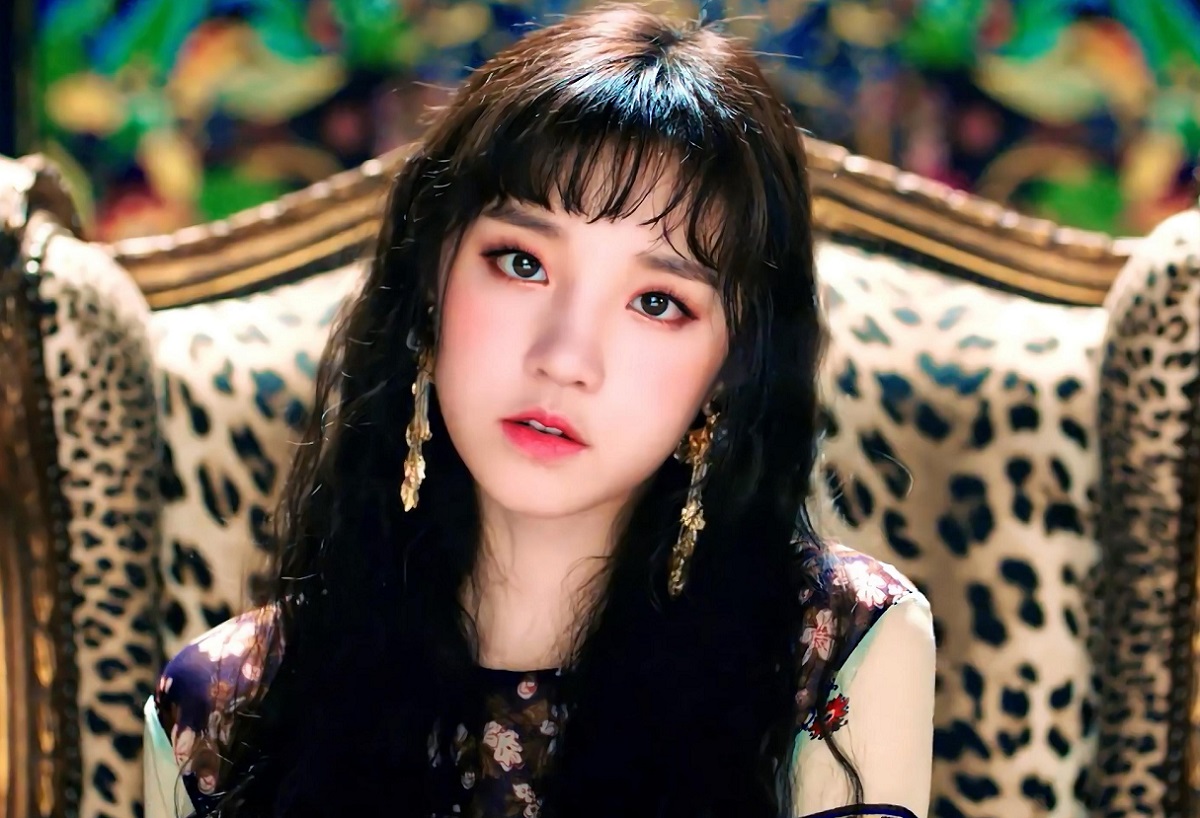 Yuqi - (G)I-DLE xác nhận làm MC chính của show tạp kĩ Mad Zenius