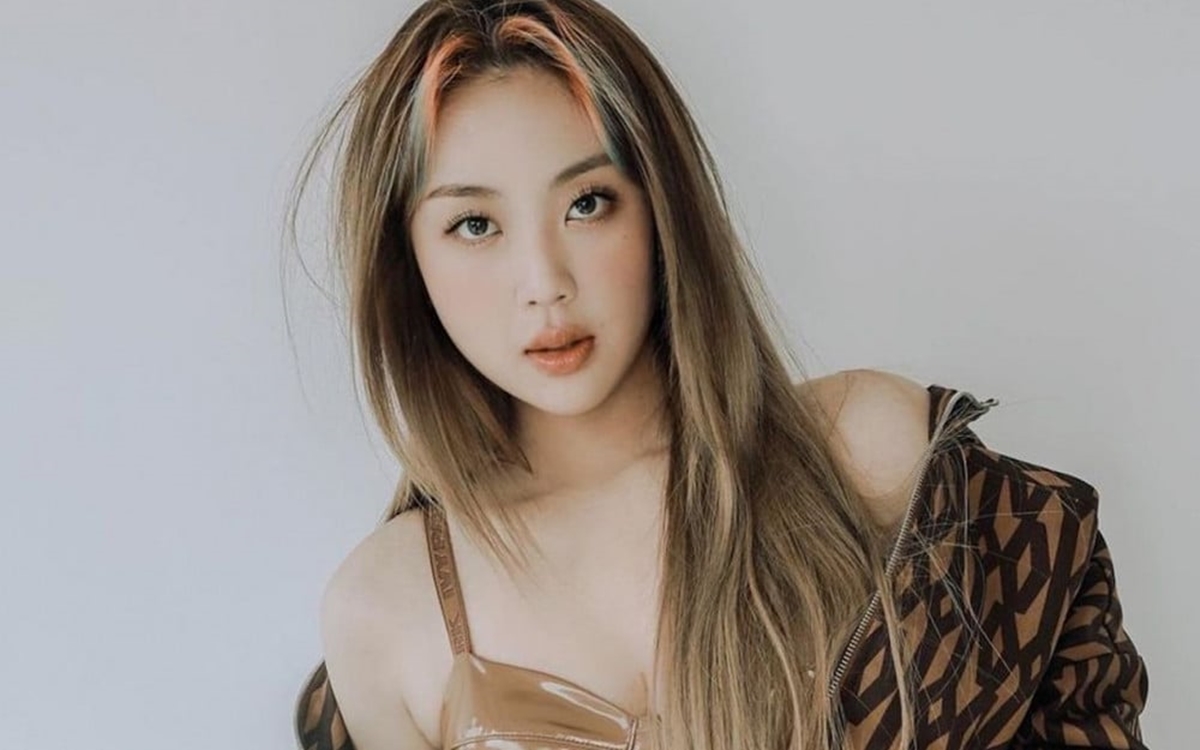 Động thái của nữ rapper Lee Young Ji khi bị nhà phê bình âm nhạc nhắc tên