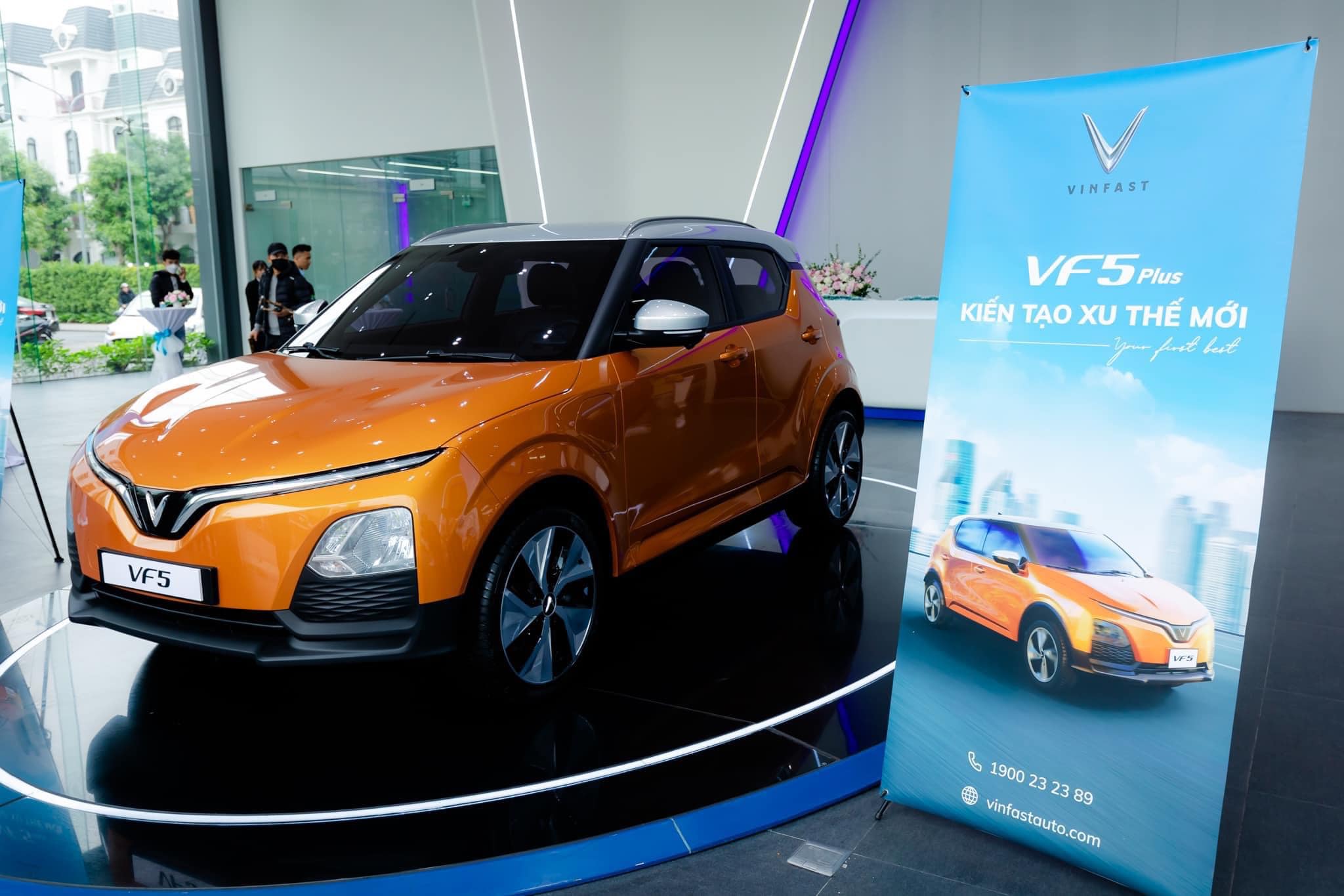 Cận cảnh VinFast VF 5 Plus tại đại lý: Diện mạo thực tế đẹp hút mắt ...