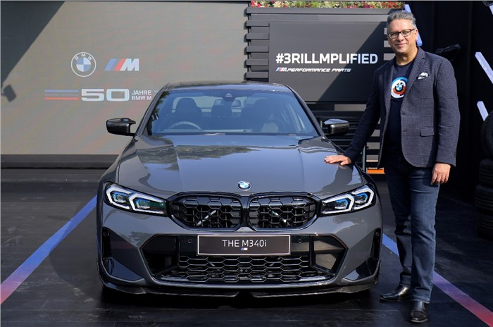 BMW M340i facelift ra mắt với giá 1,98 tỷ đồng, thiết kế đẹp không góc chết