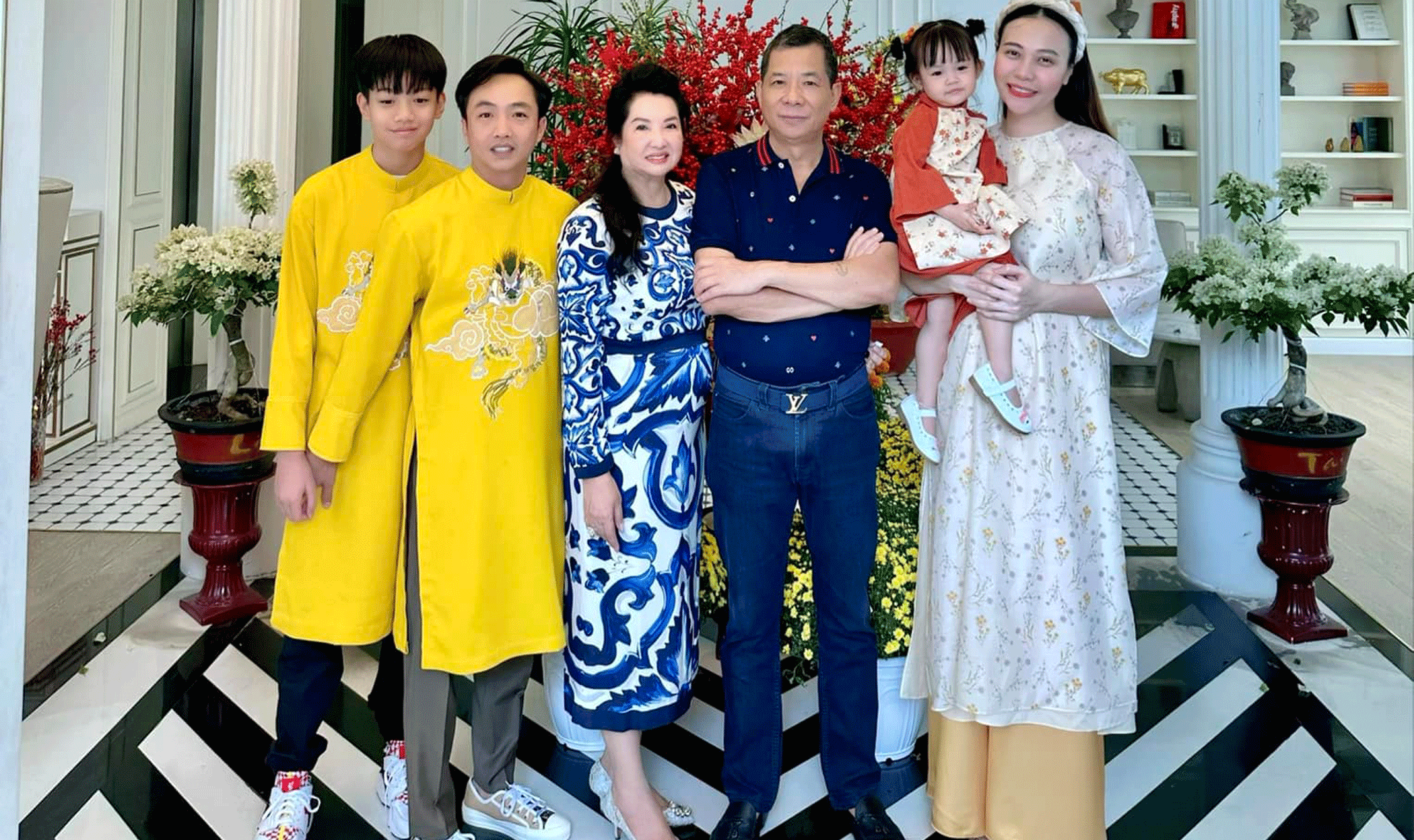 Cường Đô La chia sẻ khoảnh khắc quây quần bên gia đình ngày mùng 1 Tết