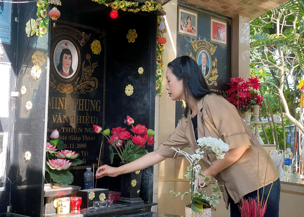 NSƯT Trịnh Kim Chi chia sẻ loạt ảnh đi cúng rằm tháng Giêng tại Chùa ...