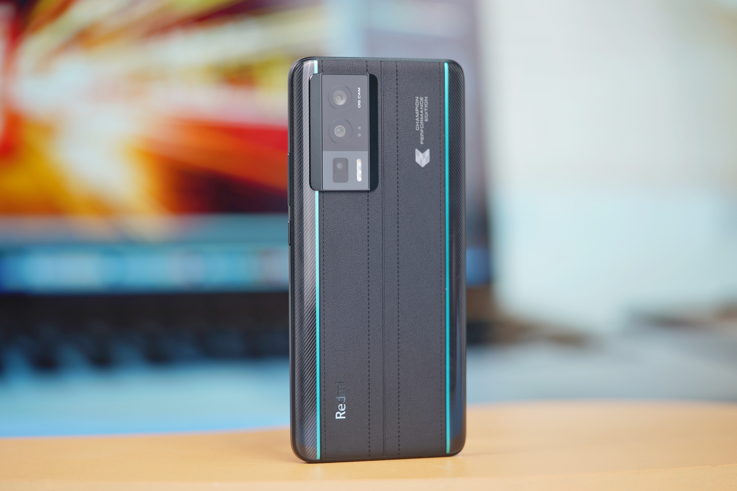 Trên tay Redmi K60 Pro phiên bản siêu đặc biệt làm bằng da và Carbon ...