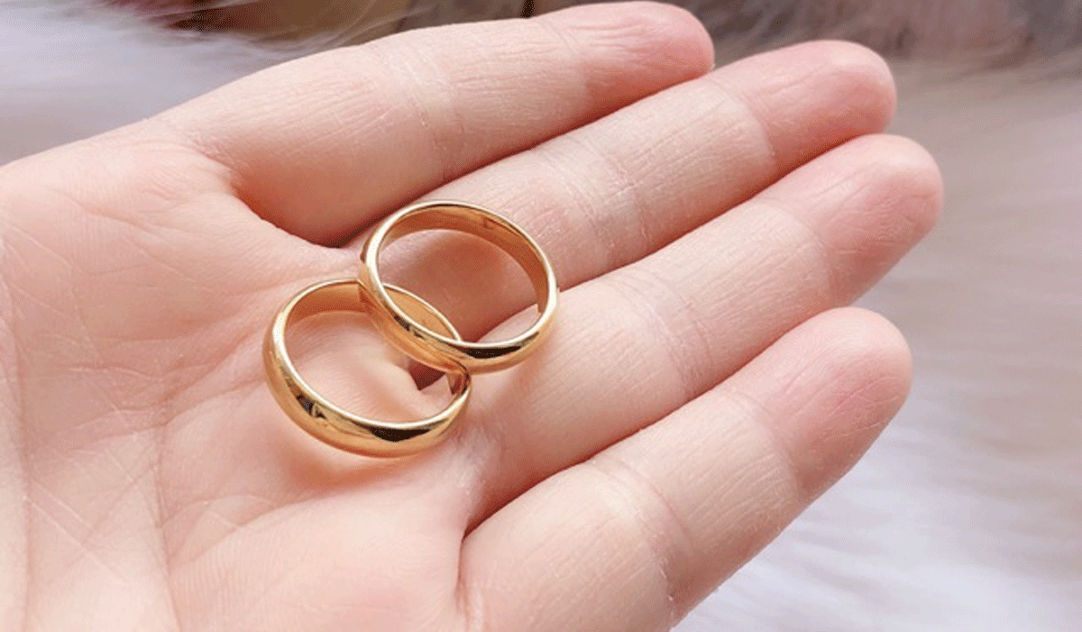 Cô gái giận dỗi, mặt nặng mày nhẹ khi bố mẹ thuê rạp cưới ‘xuề xòa’ và ...
