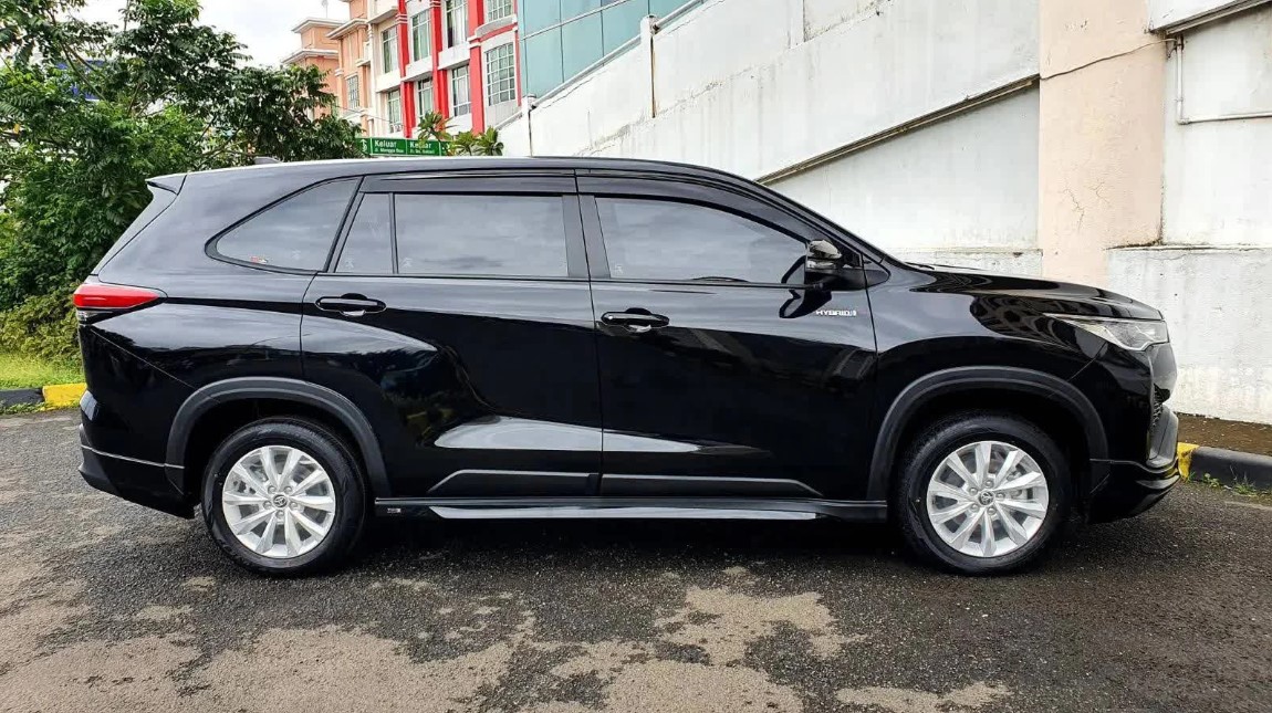 Toyota Innova 2023 bắt đầu nhận cọc, chuẩn bị ‘lật đổ’ Mitsubishi ...