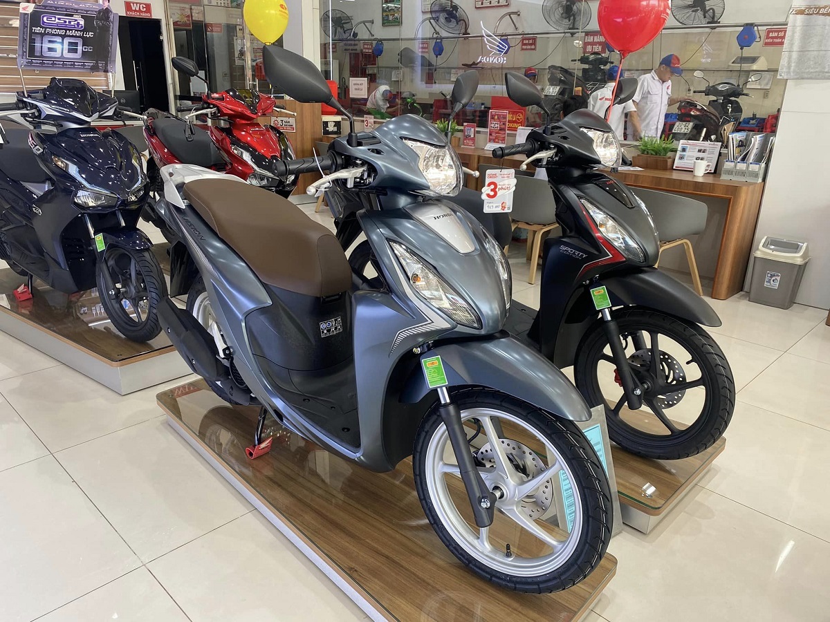 Về đại lý, Honda Vision 2024 bản Cổ điển đội giá ‘chóng mặt’