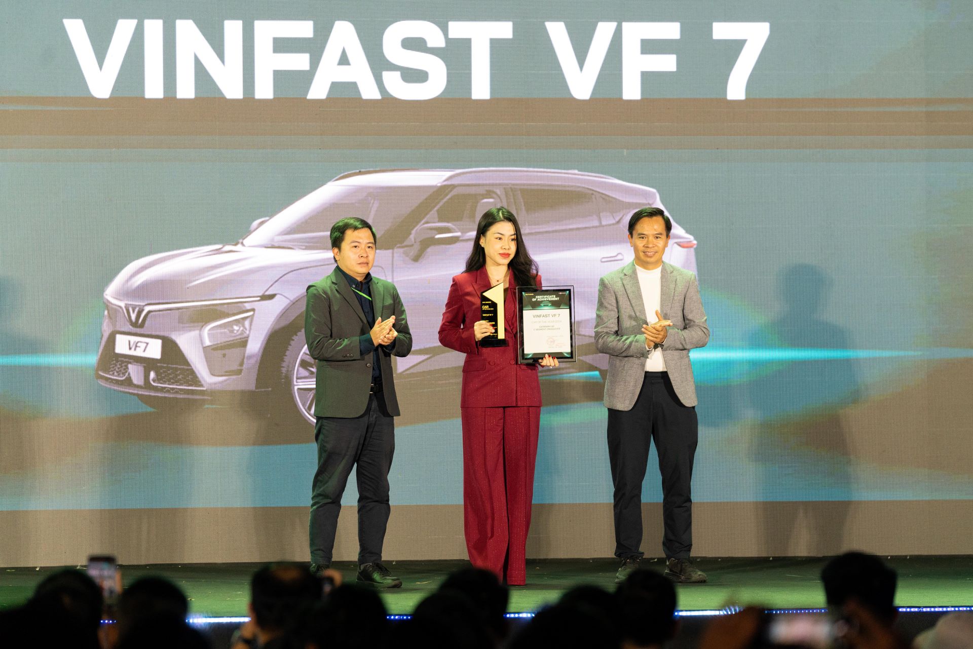 Bộ đôi VF 3 và VF 7 được vinh danh 'Ô tô của năm' tại Car Awards 2024