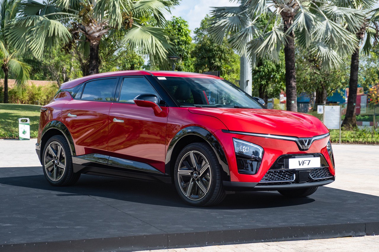 Nghịch lý giá xe 2025: Toyota giảm sâu vẫn 'đắt', VinFast thắng thế nhờ ...