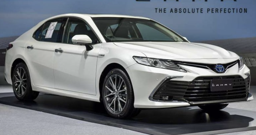 Toyota Camry, Alphard, Corolla Cross đồng loạt giảm giá: Xe hybrid bước ...